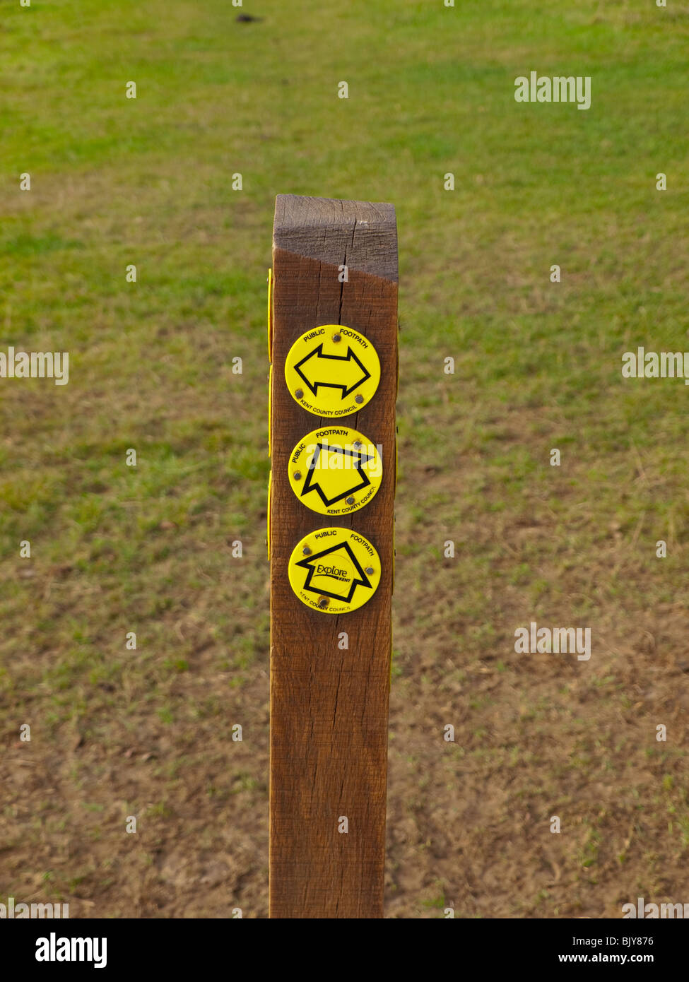 Signpost pointing in different directions hi-res stock photography and ...