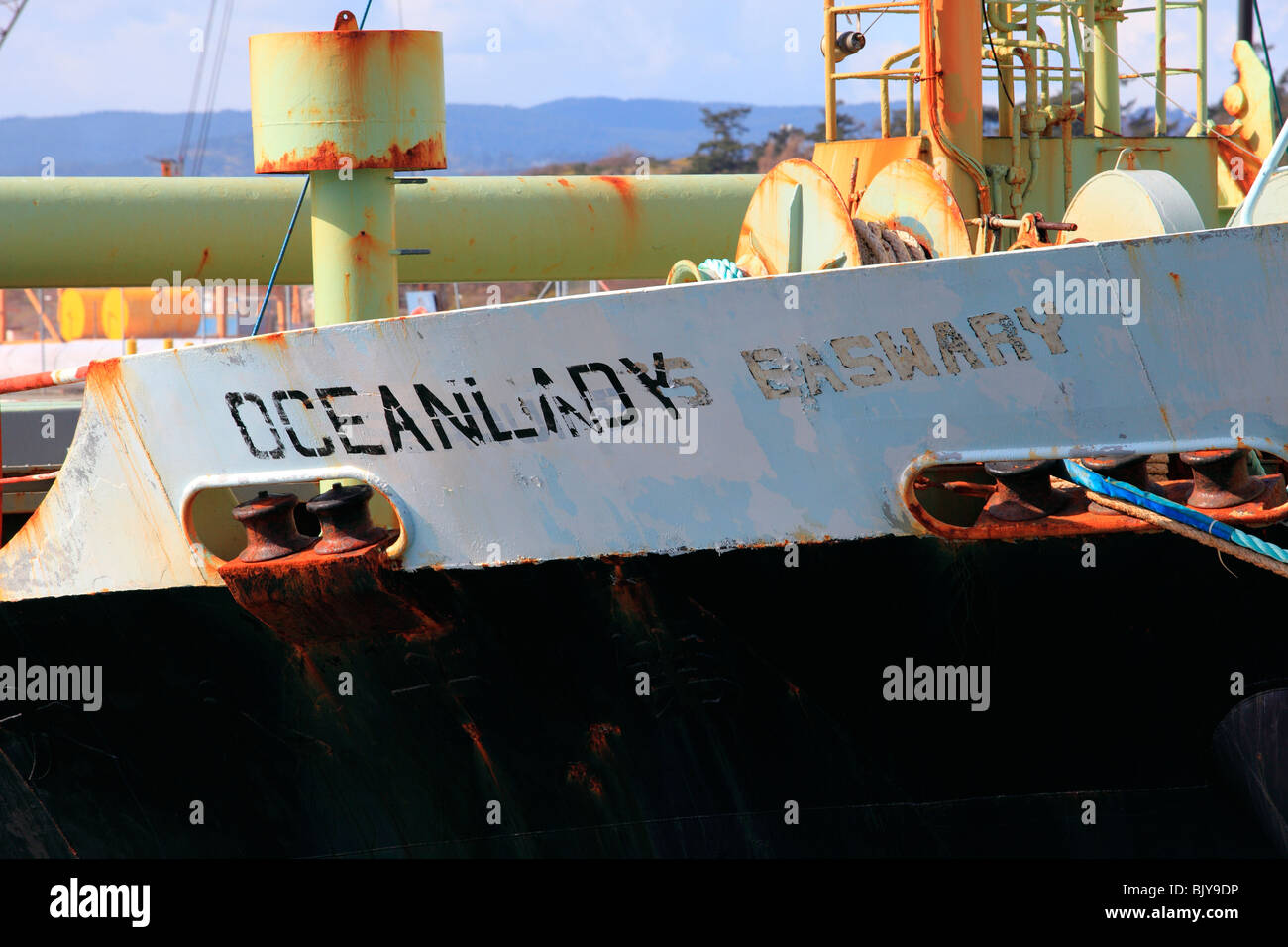 Ship and cranes docked at pier hi-res stock photography and images - Alamy