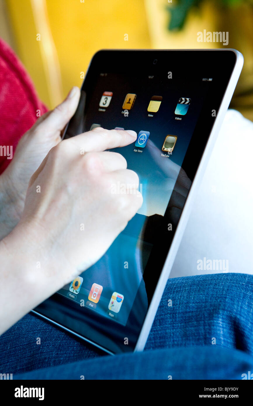 Apple ipad tablet being used hi-res stock photography and images - Alamy