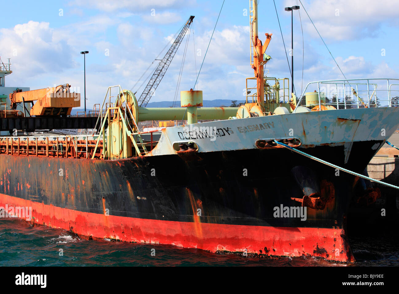 Ship servicing hi-res stock photography and images - Alamy