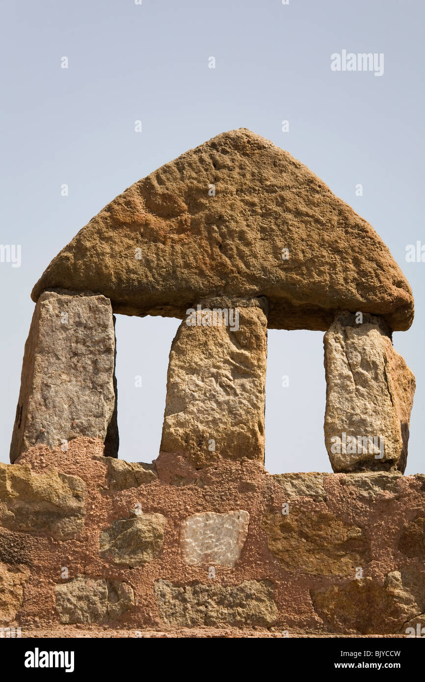 Parapet wall hi-res stock photography and images - Alamy