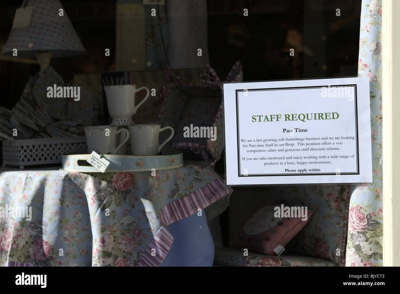 Hiring sign hi-res stock photography and images - Alamy