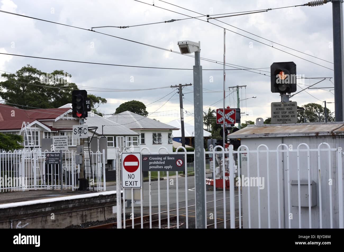 Train station gate to prevent dangerous crossing hi-res stock ...