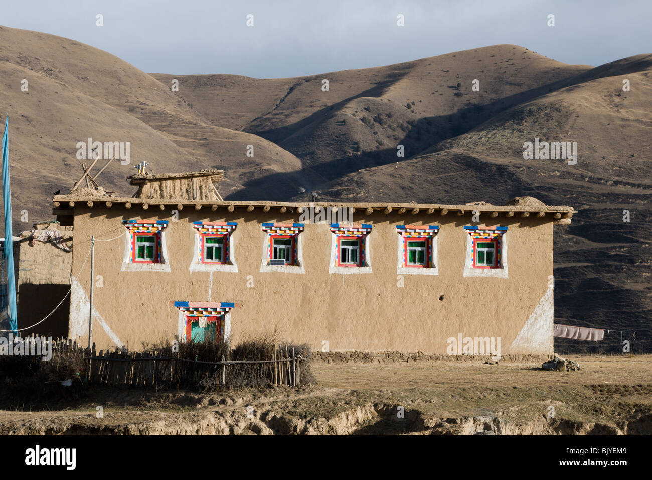 Mud-built houses in a Tibetan village in Aba in China Stock Photo - Alamy