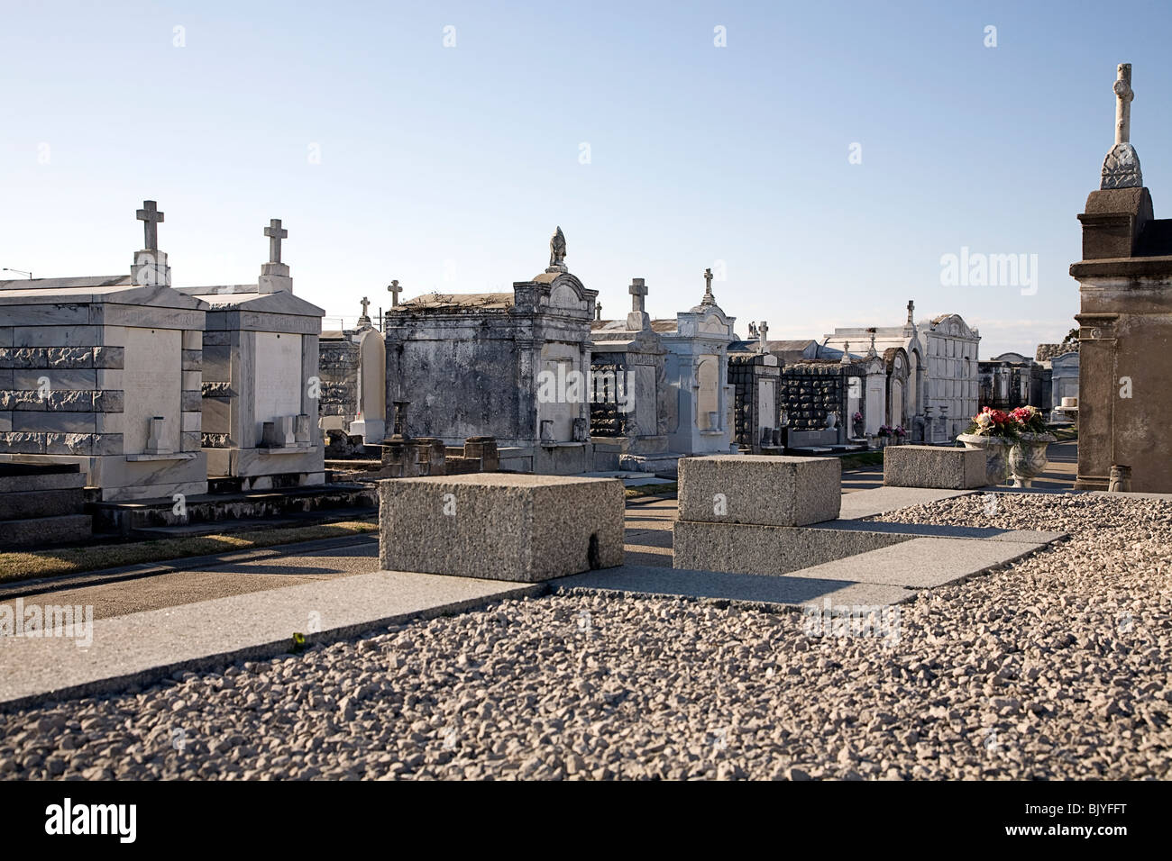 Above ground tombs hi-res stock photography and images - Alamy