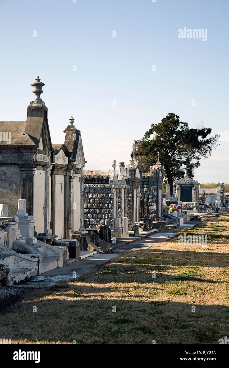 Above ground tombs hi-res stock photography and images - Alamy