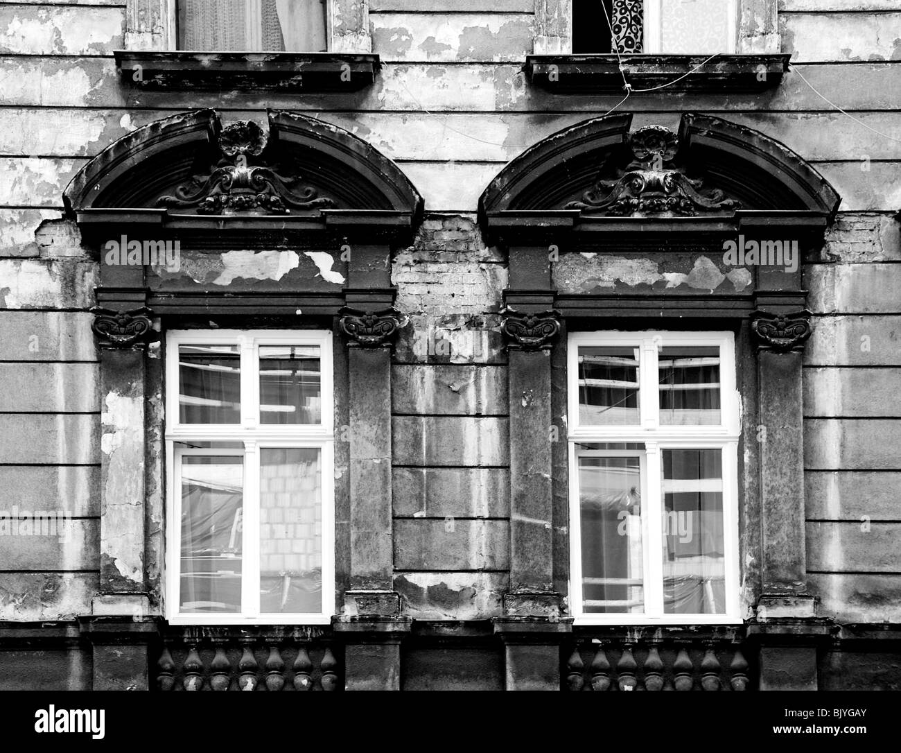Old run down residential building Black and White Stock Photos & Images ...