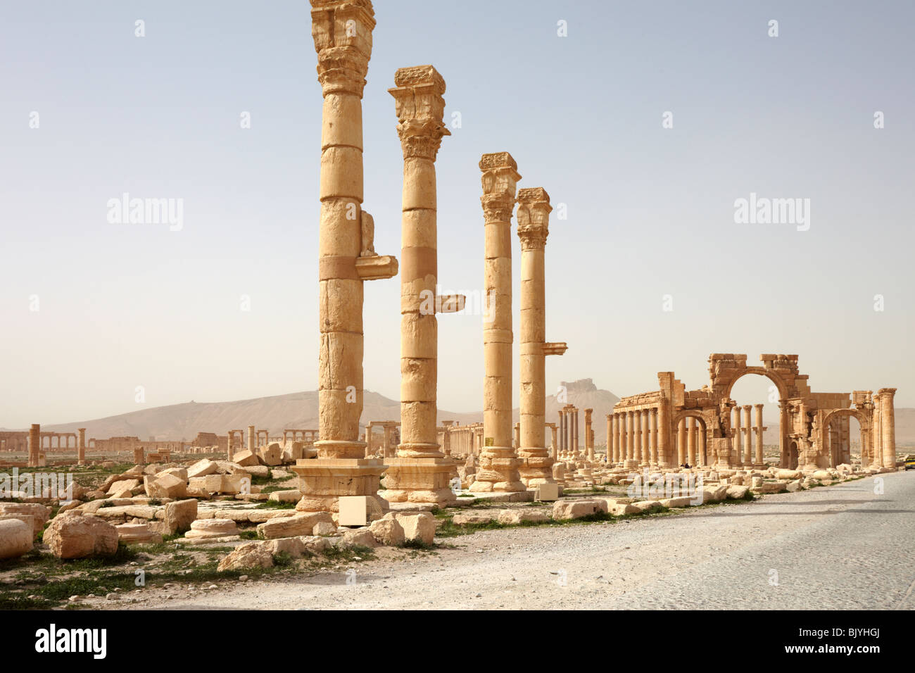 Syria Palmyra entrance to the great colonnade Stock Photo - Alamy