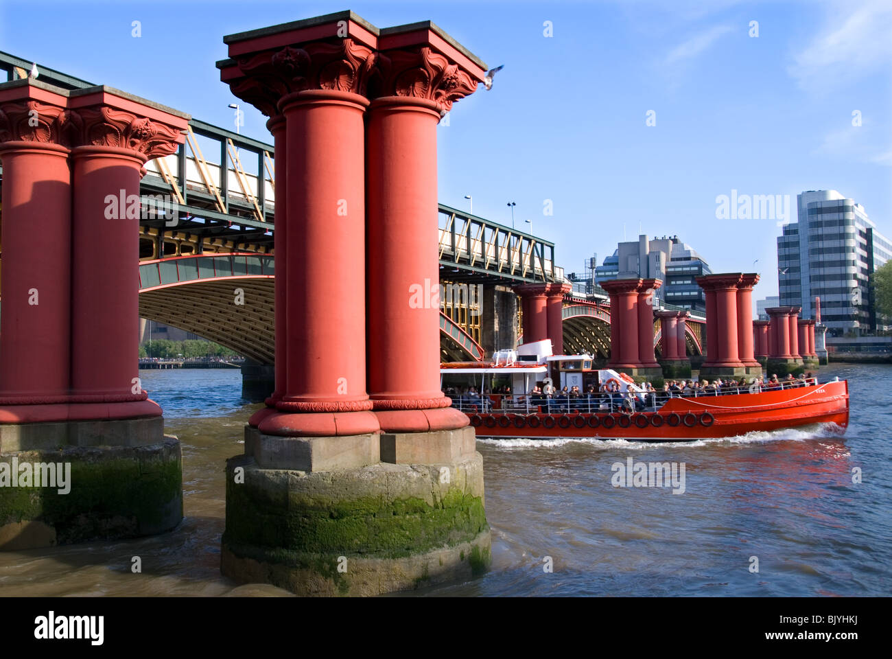 Blackfriars bridge columns hi-res stock photography and images - Alamy