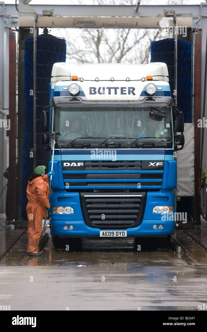 Truck lorry wash hi-res stock photography and images - Alamy