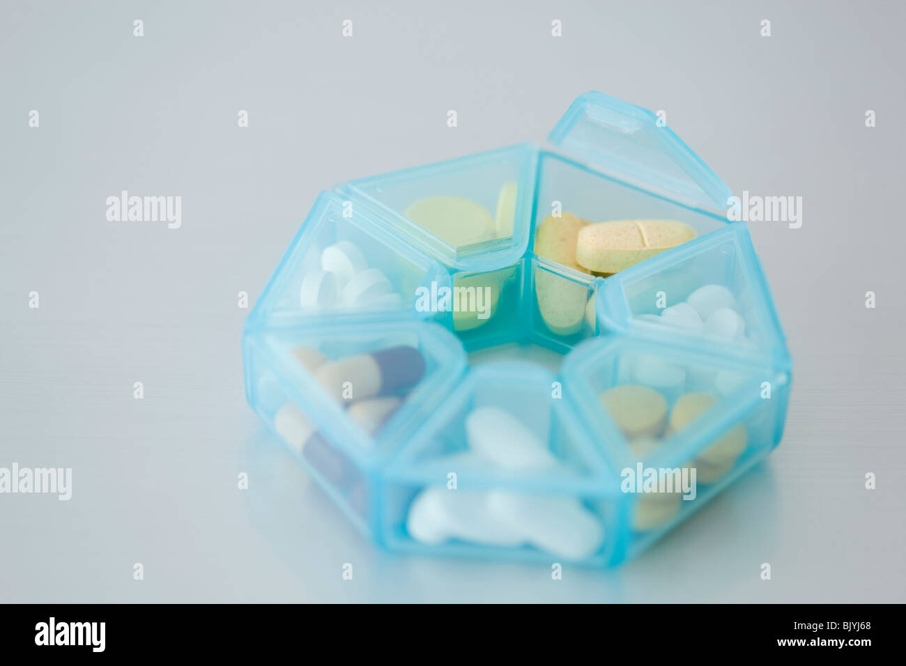Pill box hi-res stock photography and images - Alamy