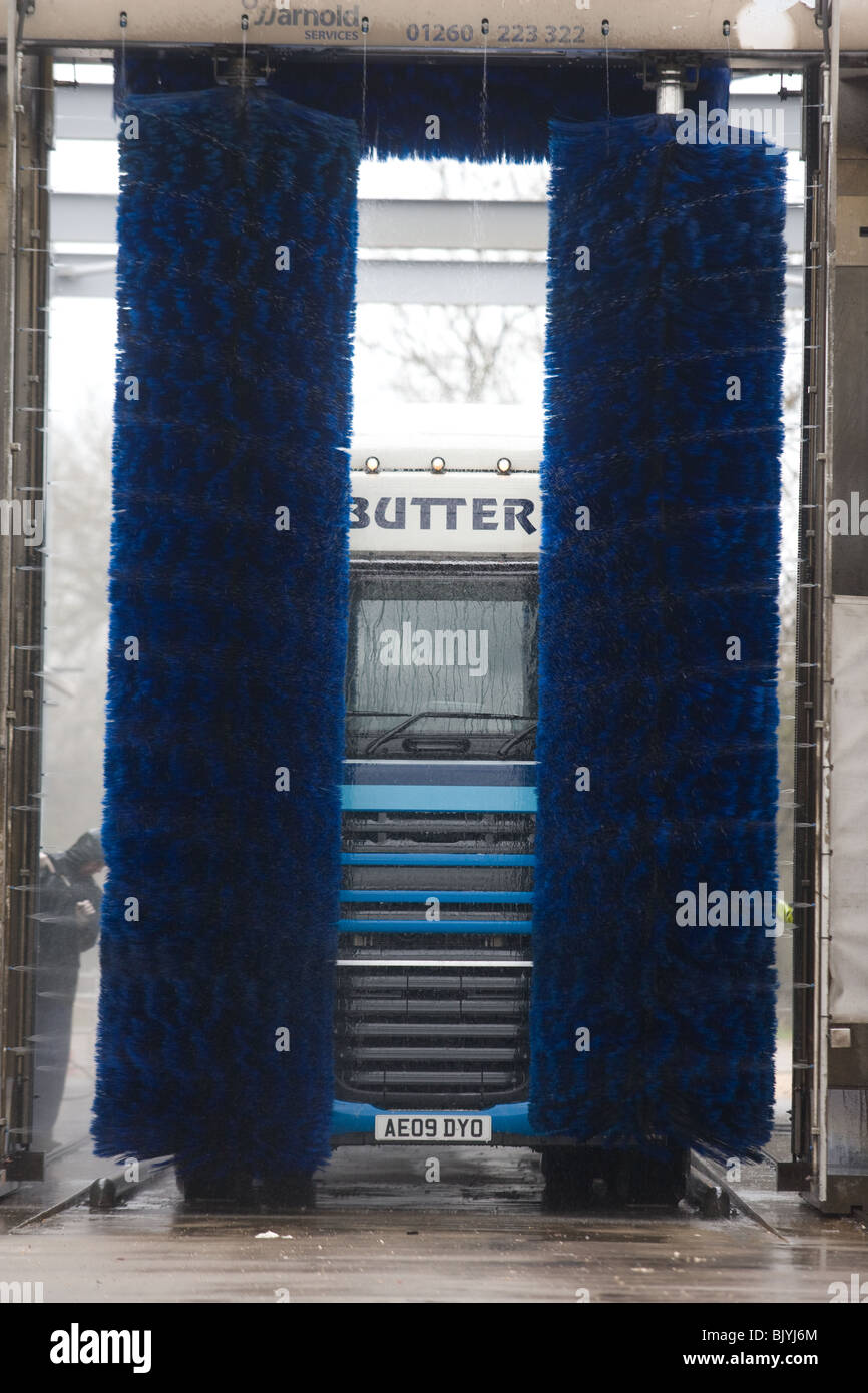 Truck lorry wash hi-res stock photography and images - Alamy