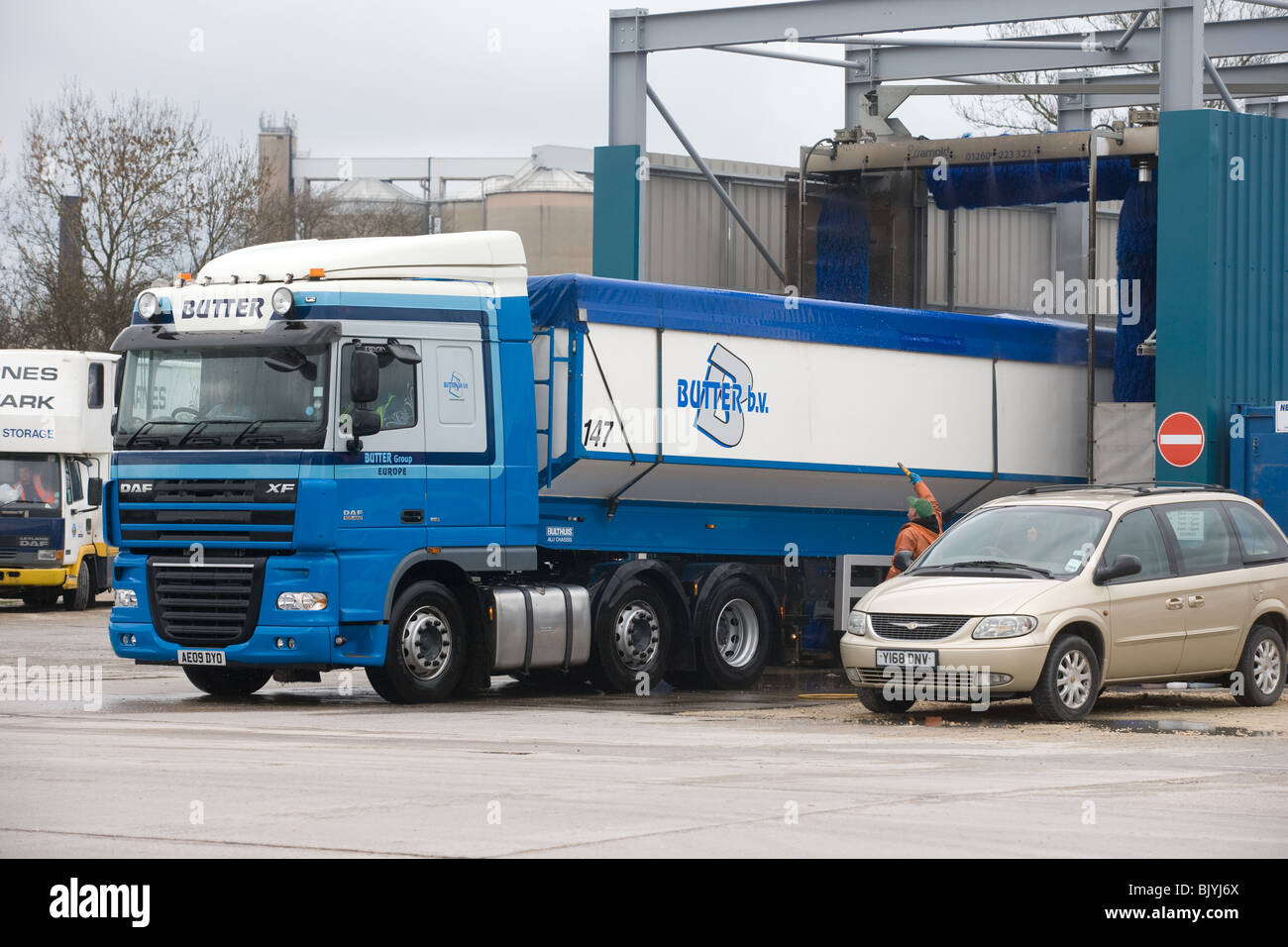 A lorry going through a truck wash Stock Photo - Alamy