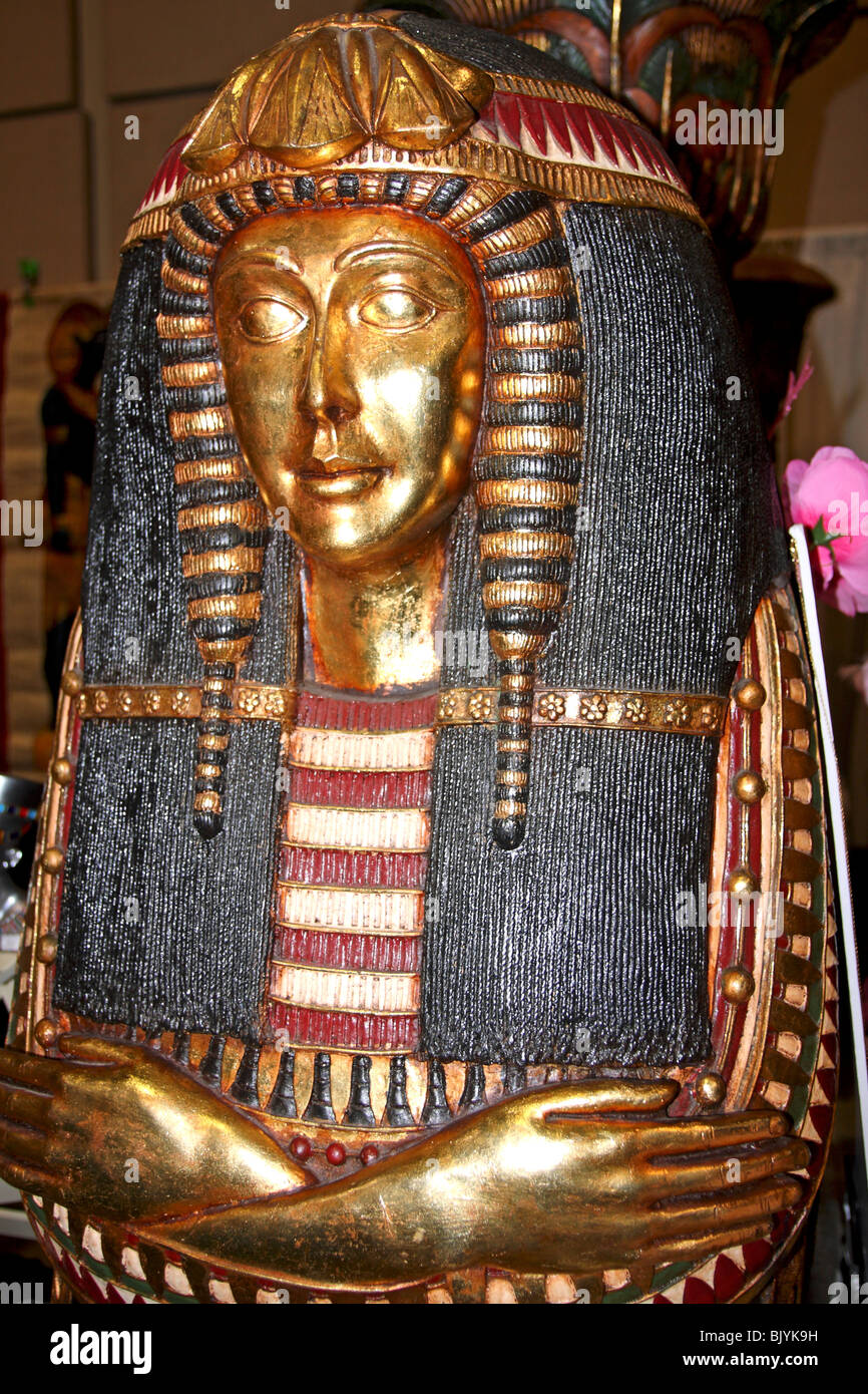 Egyptian mummy and case hi-res stock photography and images - Alamy