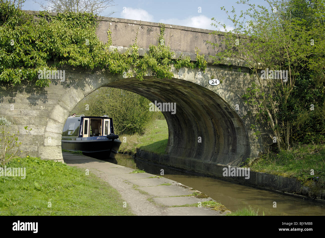 Macclesfield canal bridge hi-res stock photography and images - Alamy