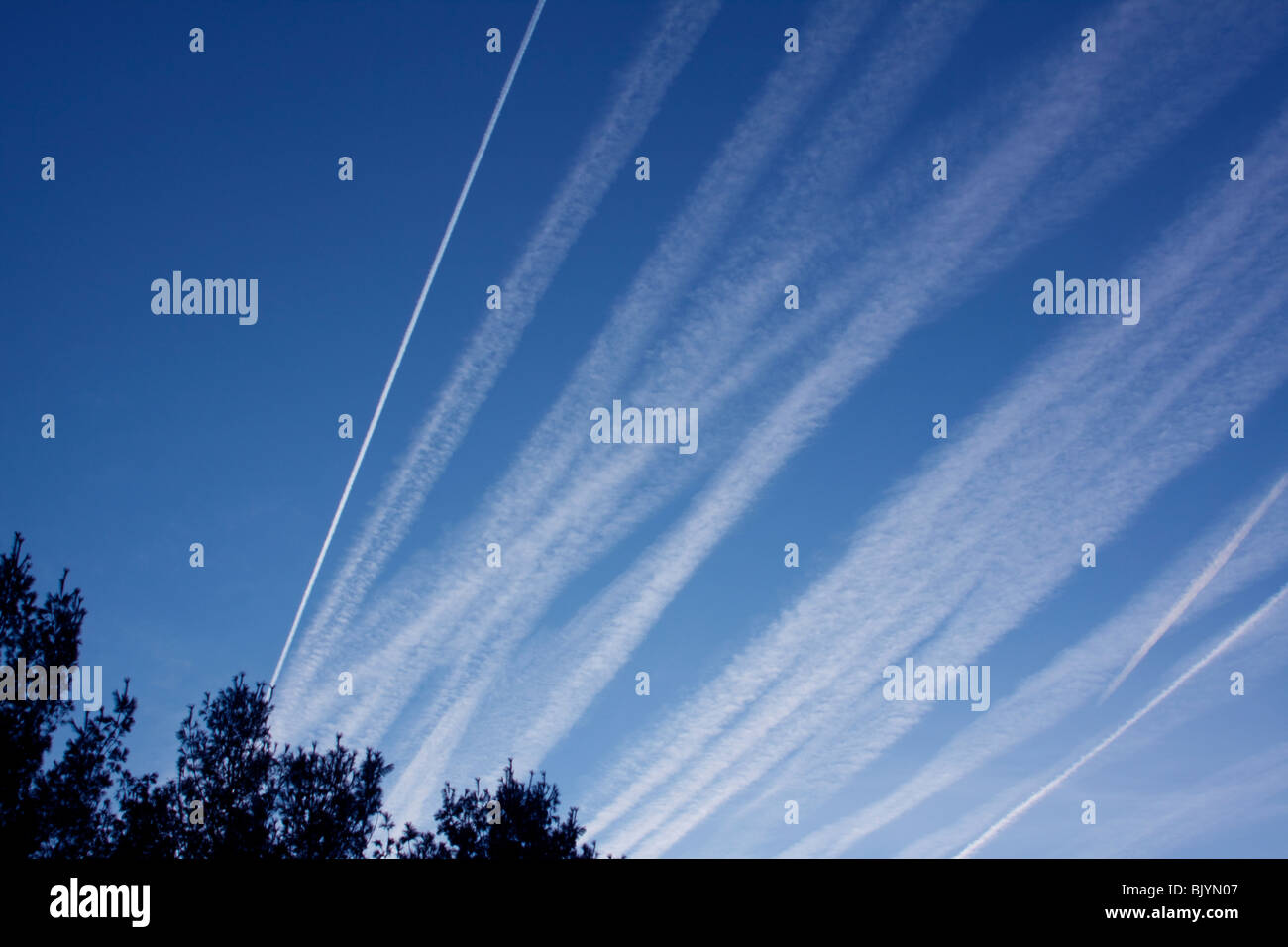 Aircraft exhaust trails hi-res stock photography and images - Alamy