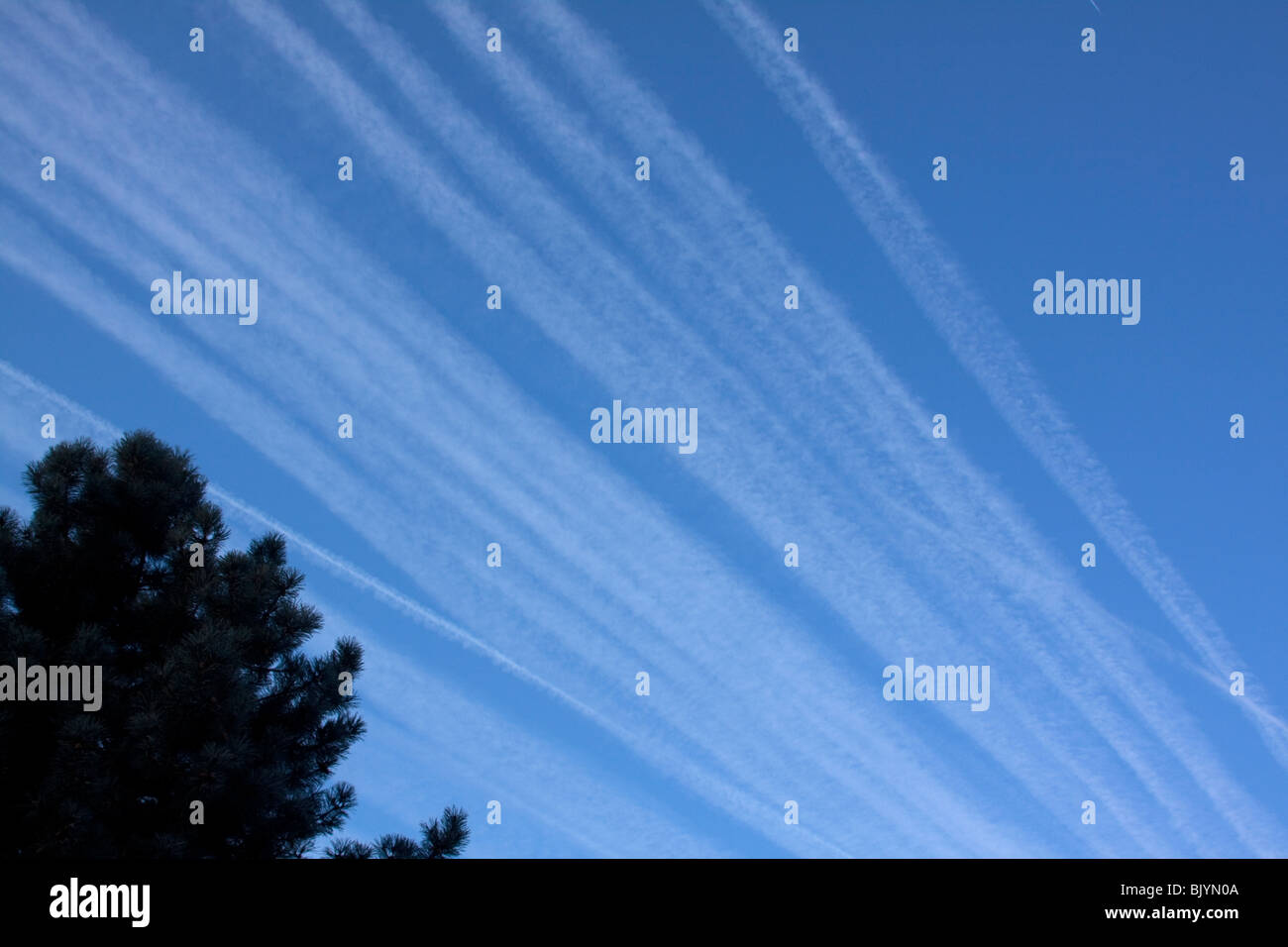 Aircraft exhaust trails hi-res stock photography and images - Alamy