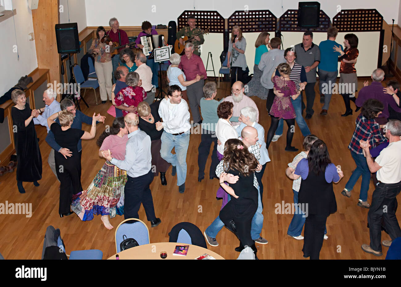 Ceilidh dancing hi-res stock photography and images - Alamy