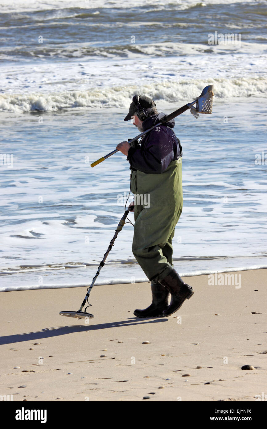 Treasure detector hi-res stock photography and images - Alamy