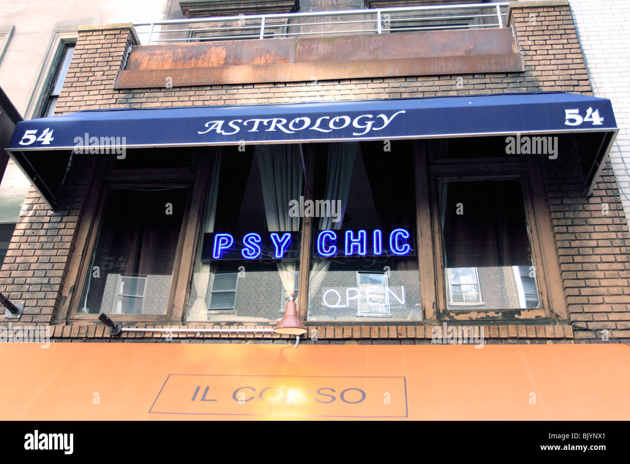 Psychic storefront hi-res stock photography and images - Alamy