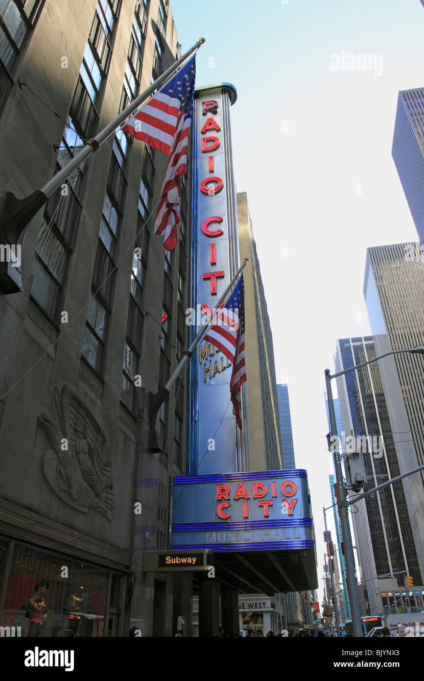 Famous radio hi-res stock photography and images - Alamy