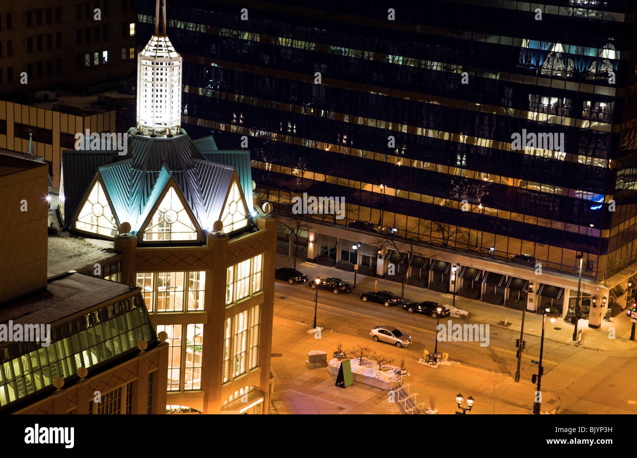 Milwaukee skyline night hi-res stock photography and images - Alamy
