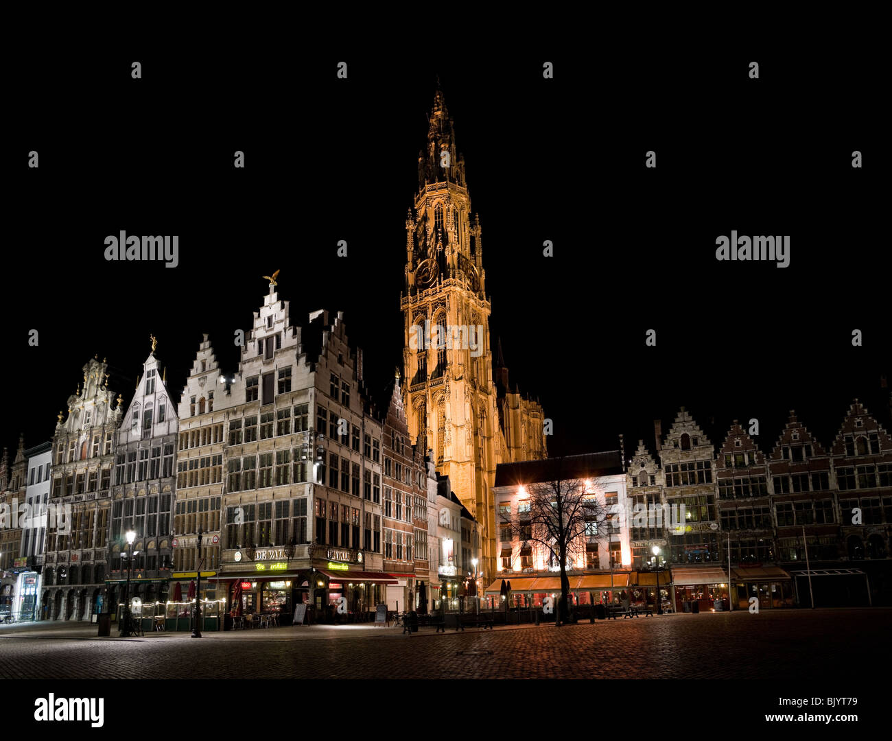 Night view of Cathedral of Our Lady in Antwerp, Belgium Stock Photo - Alamy