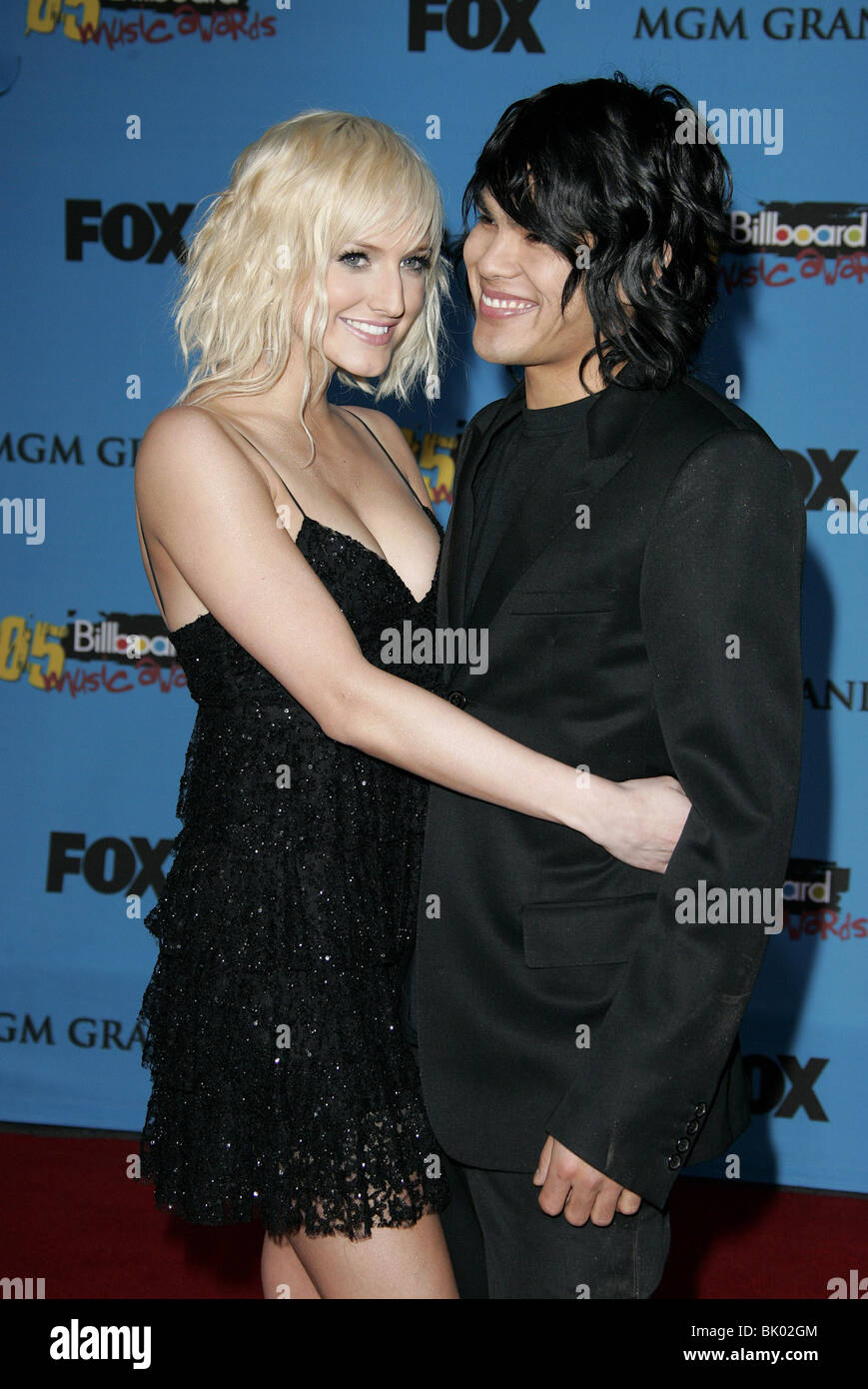ASHLEE SIMPSON & BRAYTON OLITA BILLBOARD MUSIC AWARDS 05 MGM GRAND ...