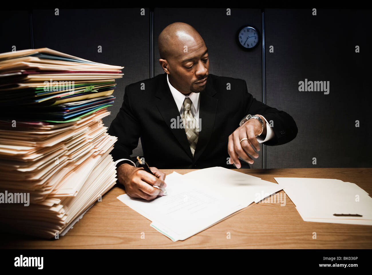 Office cubicle night hi-res stock photography and images - Alamy