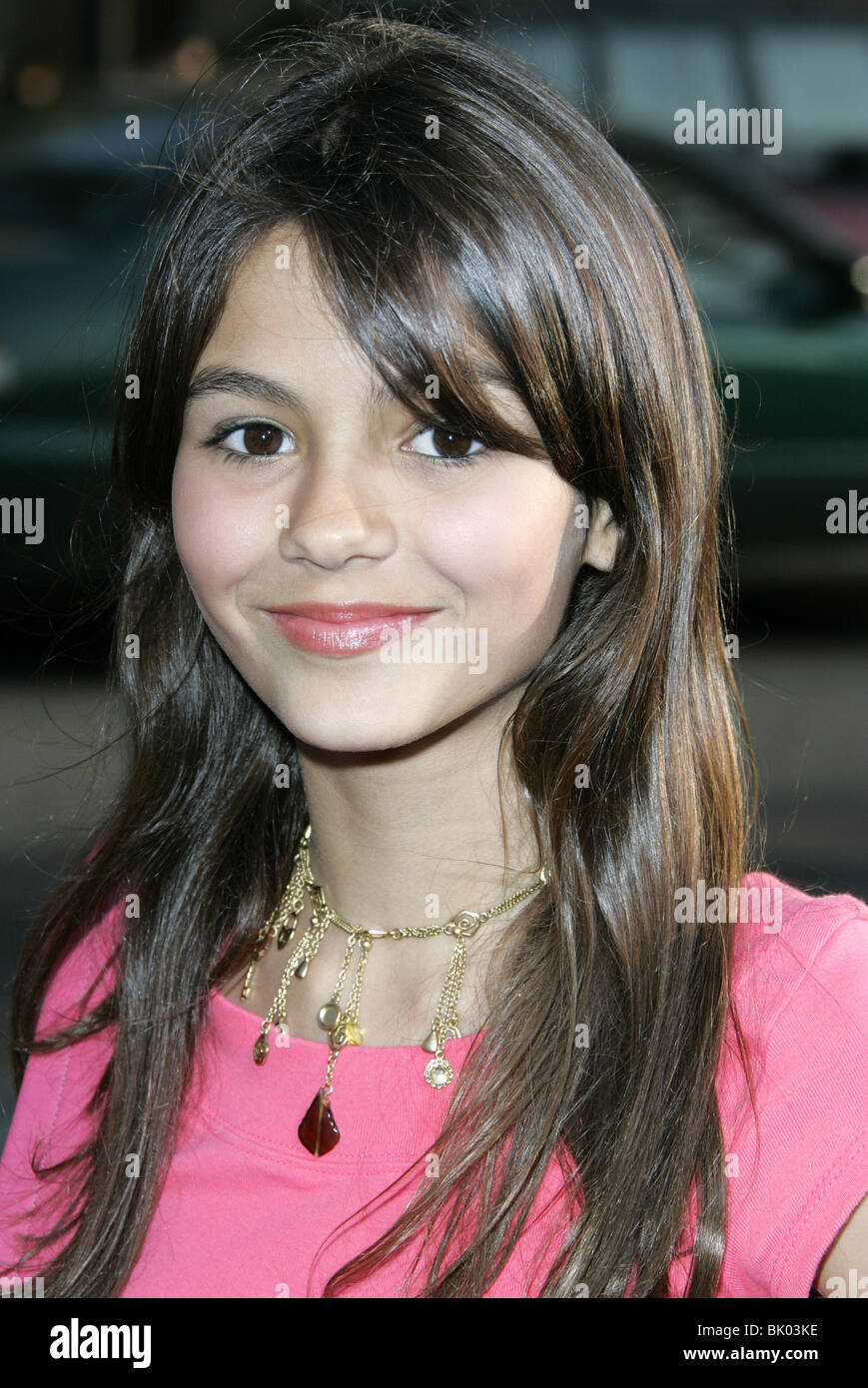 VICTORIA JUSTICE SISTERHOOD OF THE TRAVELING PA CHINESE THEATRE ...