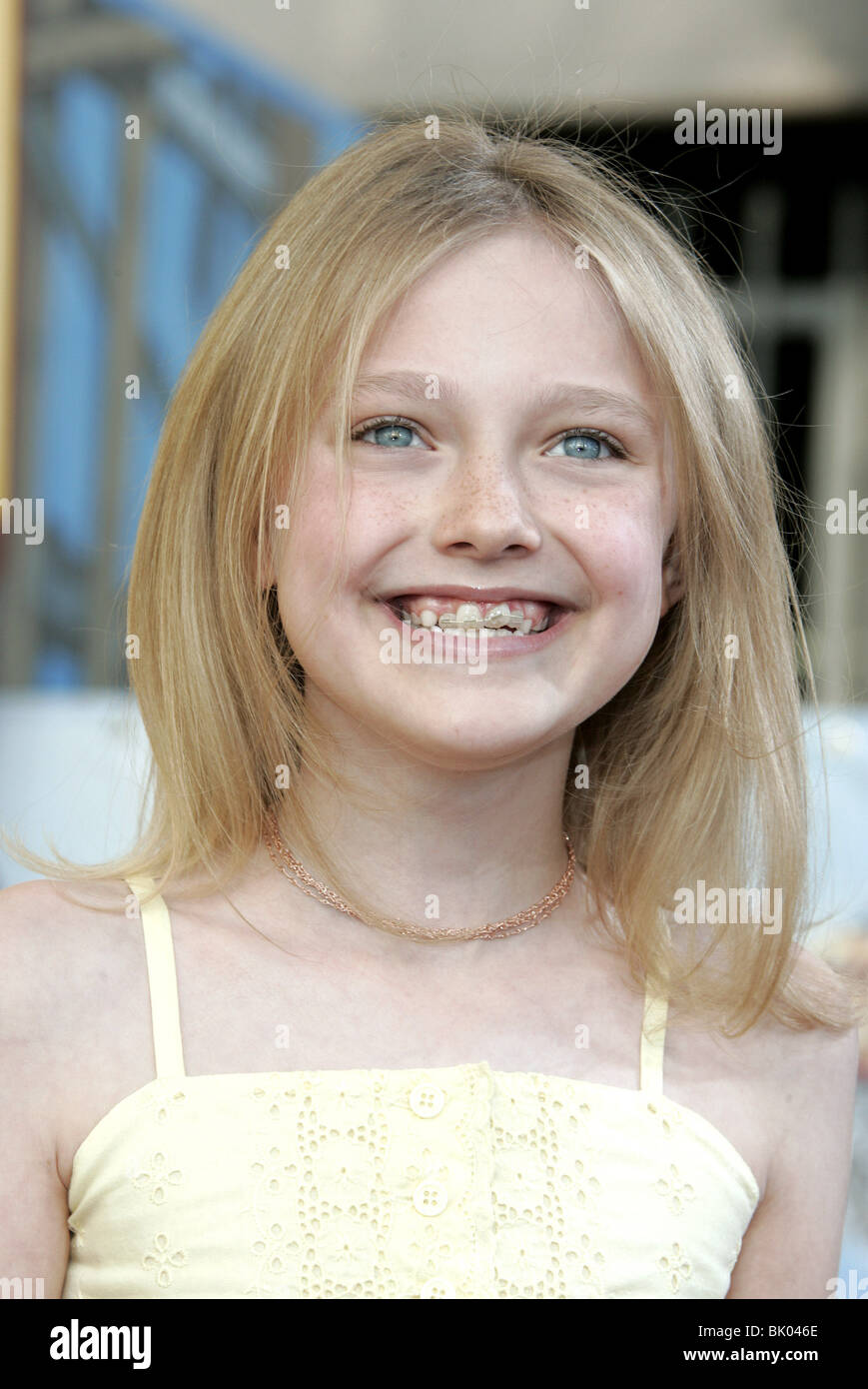 DAKOTA FANNING 2005 MTV MOVIE AWARDS SHRINE AUDITORIUM LOS ANGELES USA ...
