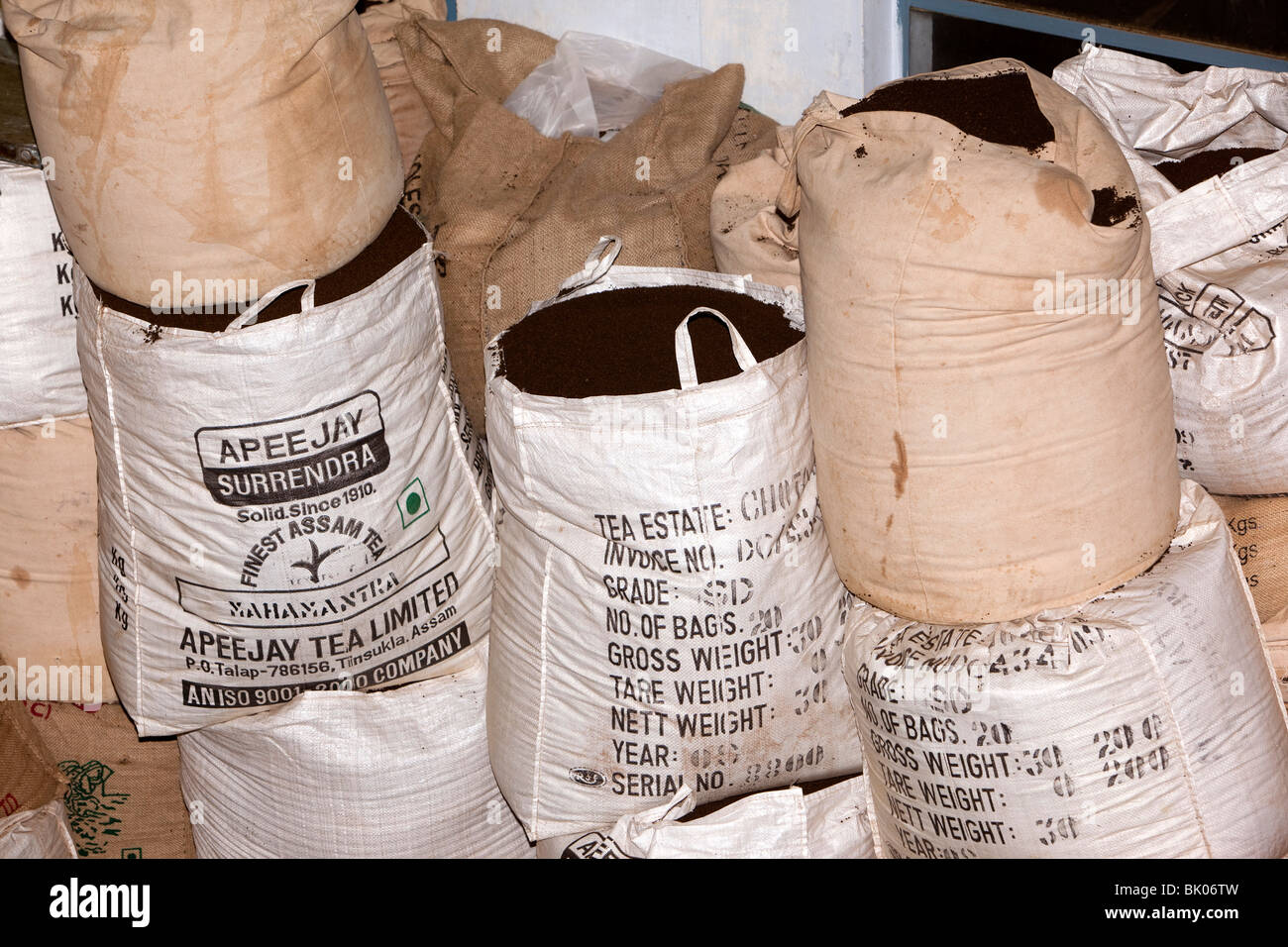 Tea leaf grading hi-res stock photography and images - Alamy