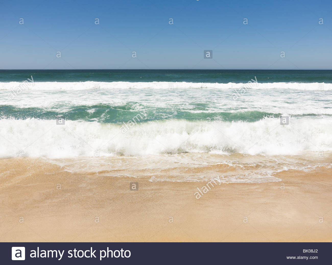 Breaking Waves Beach Stock Photos & Breaking Waves Beach Stock Images ...