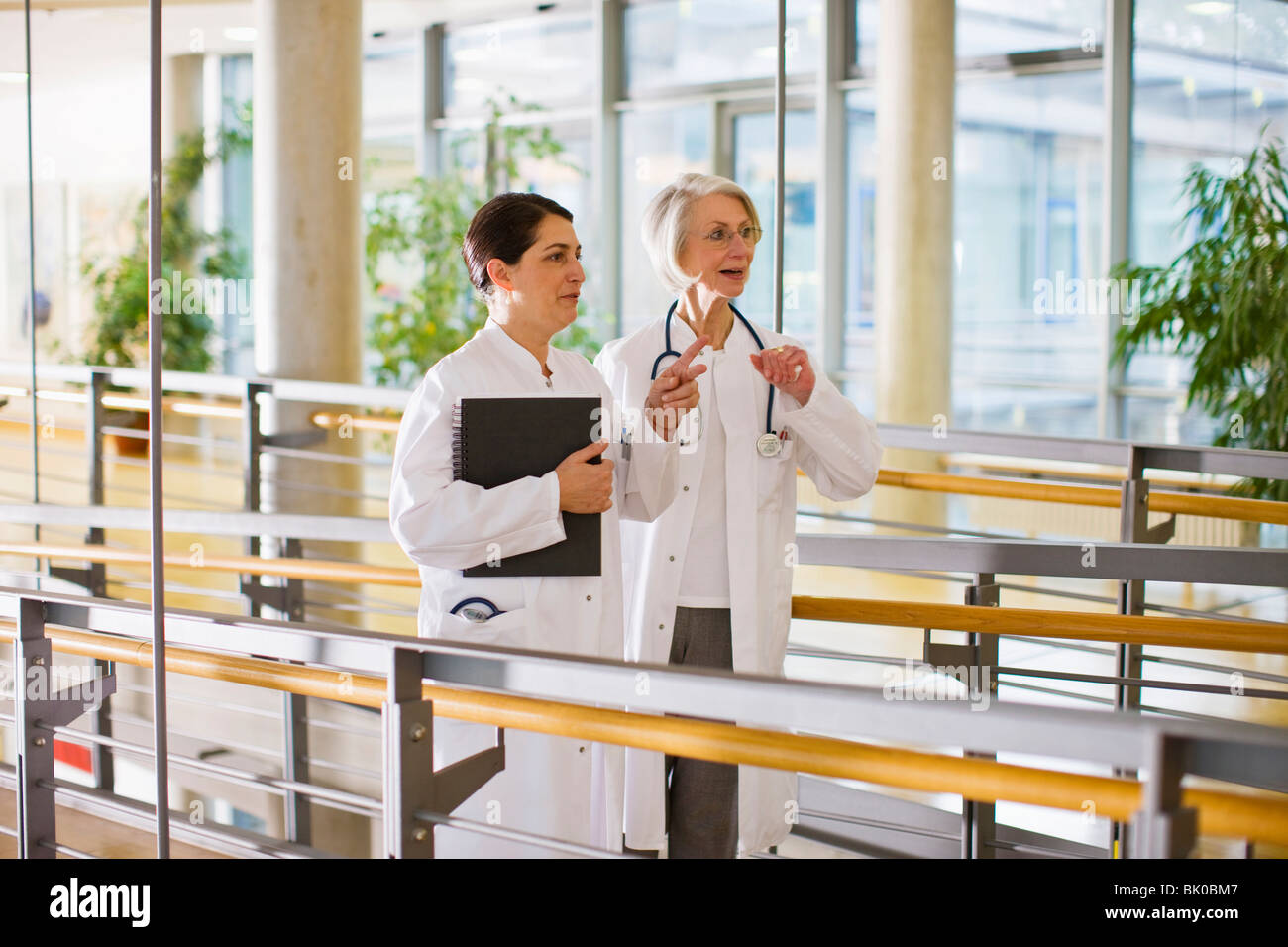Doctors making rounds hospital hi-res stock photography and images - Alamy