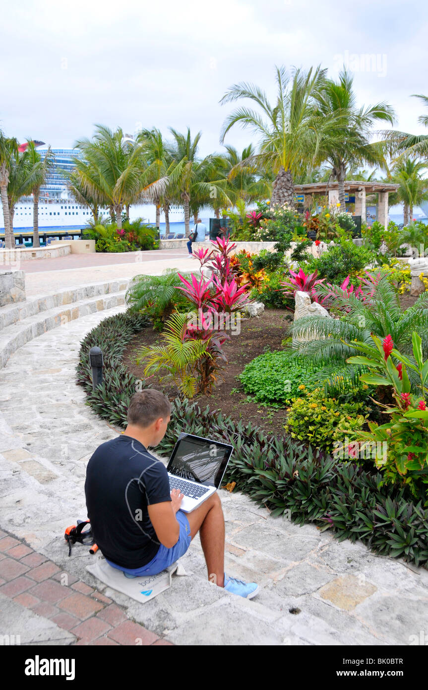 Tourist from Caribbean Cruise Ship uses wireless laptop computer in ...