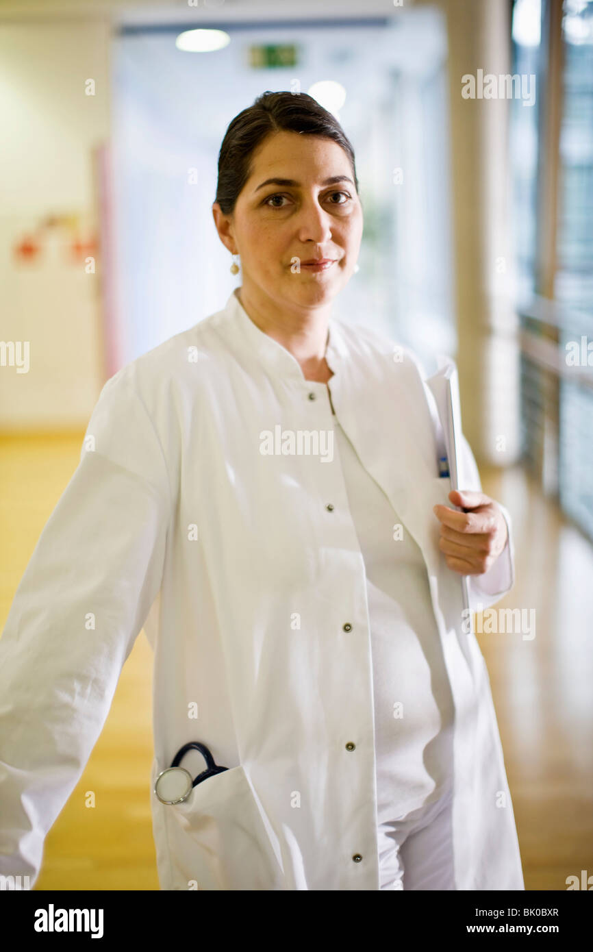 Brunette female doctor standing hi-res stock photography and images - Alamy