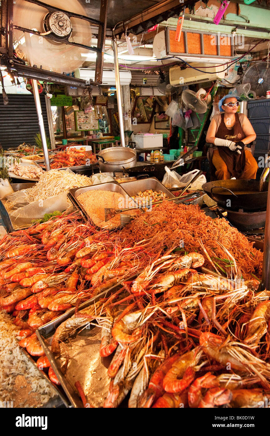 Chatuchak Weekend Market food vendor stall; Bangkok, Thailand. (Largest ...