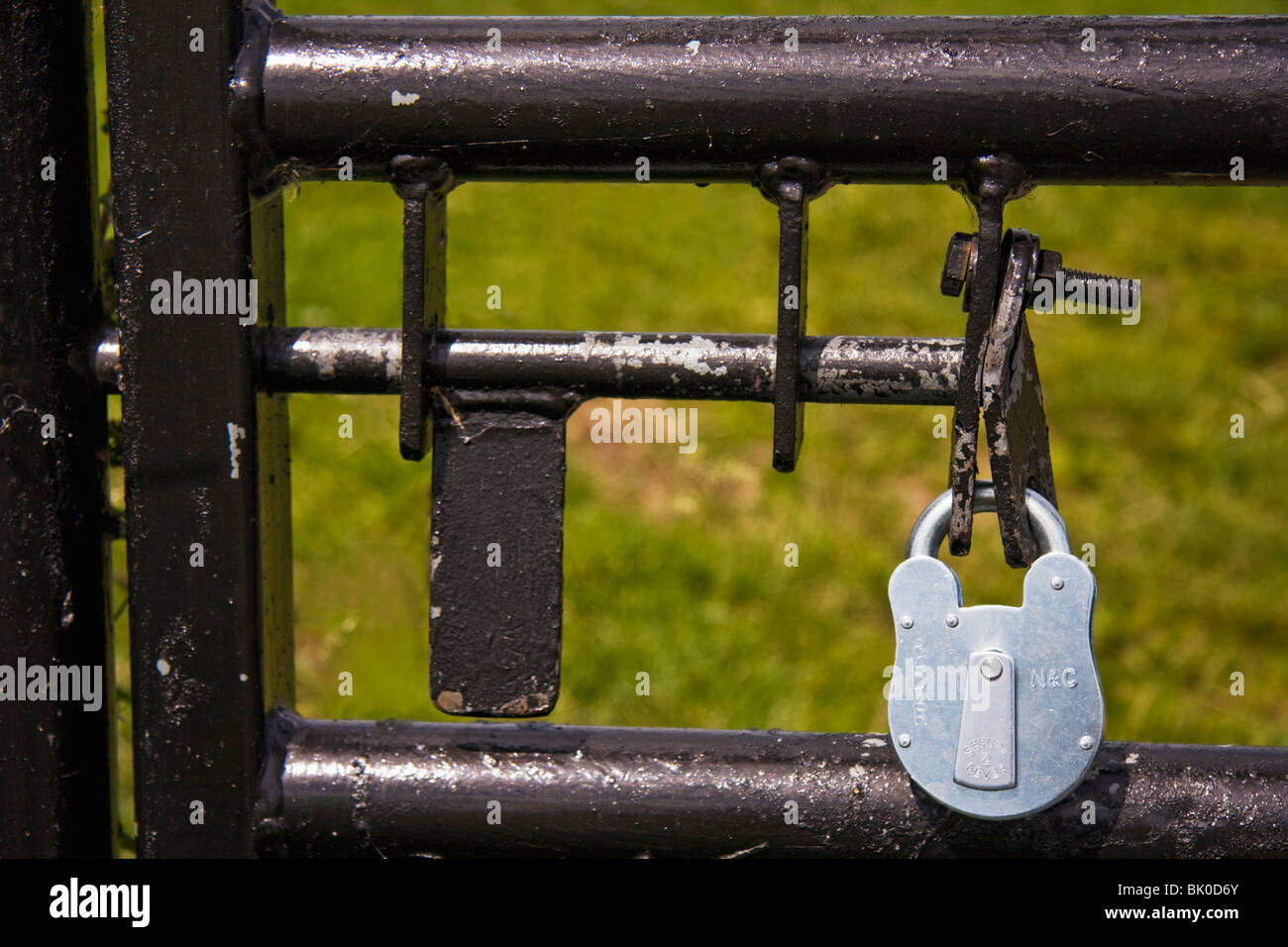 Padlocked gate hi-res stock photography and images - Alamy