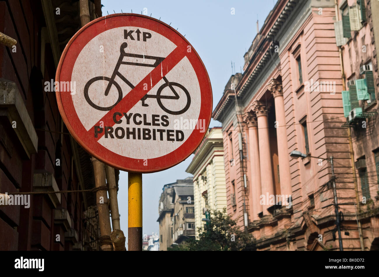Cycle sign hi-res stock photography and images - Alamy