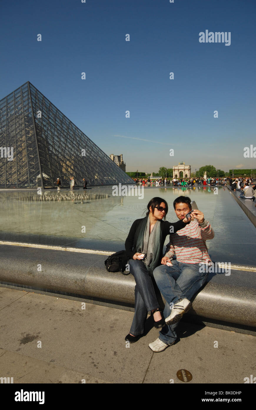 Selfie couple louvre portrait hi-res stock photography and images - Alamy