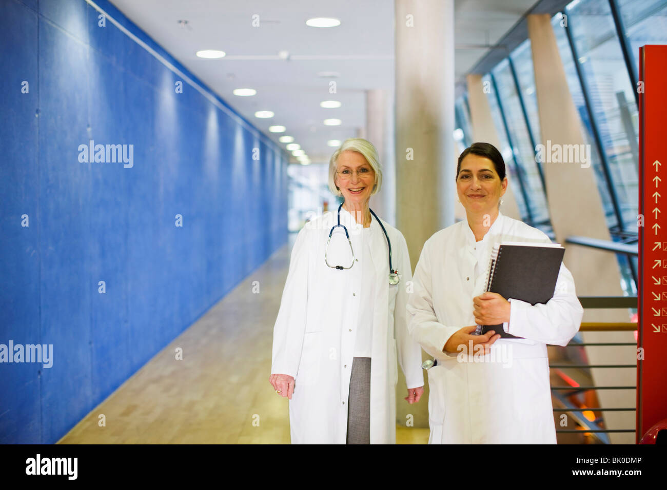 Doctors making rounds hospital hi-res stock photography and images - Alamy