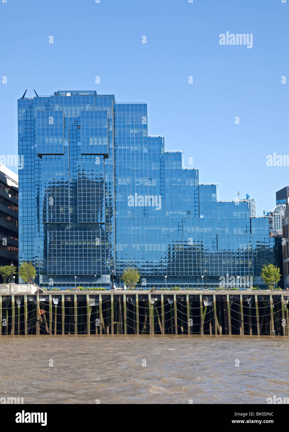 Rivers and offices hi-res stock photography and images - Alamy