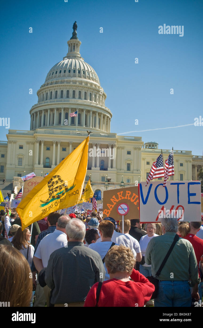 Tea party protesters demonstration, Washington, DC, USA Capitol dome ...