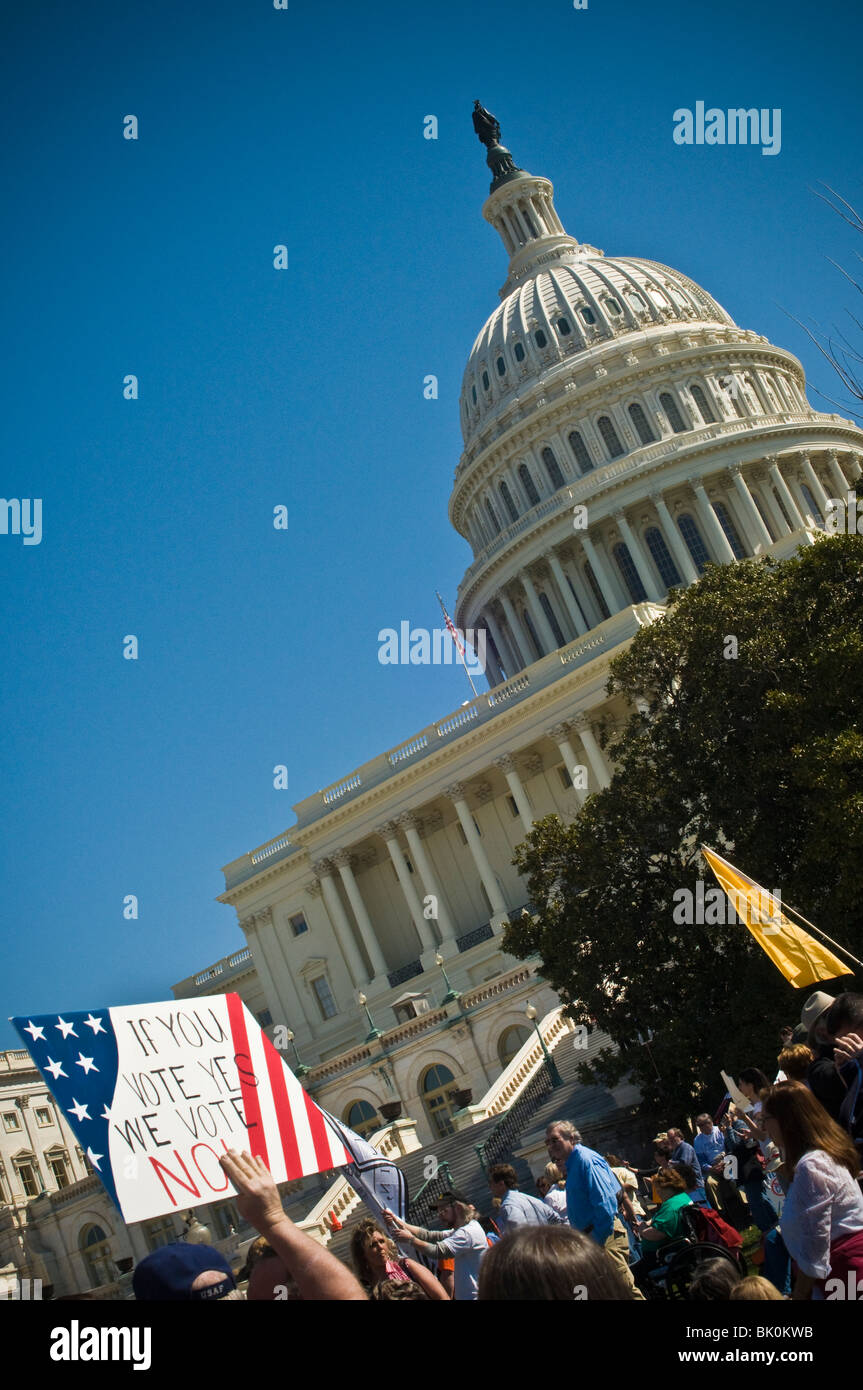 Tea party protesters demonstration, Washington, DC, USA Capitol dome ...
