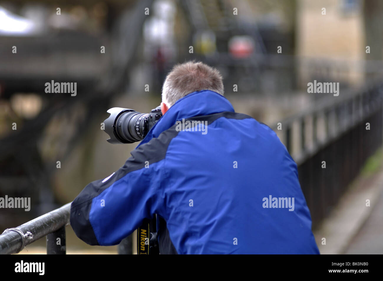 Photographer using Nikon DSLR camera on tripod Stock Photo - Alamy