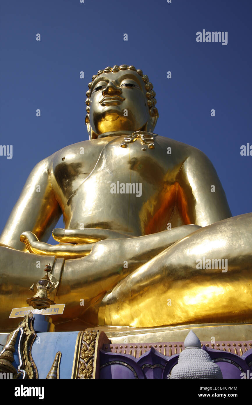 A giant gold Buddha at Sop Ruak, The Golden Triangle, by the Mekong in ...