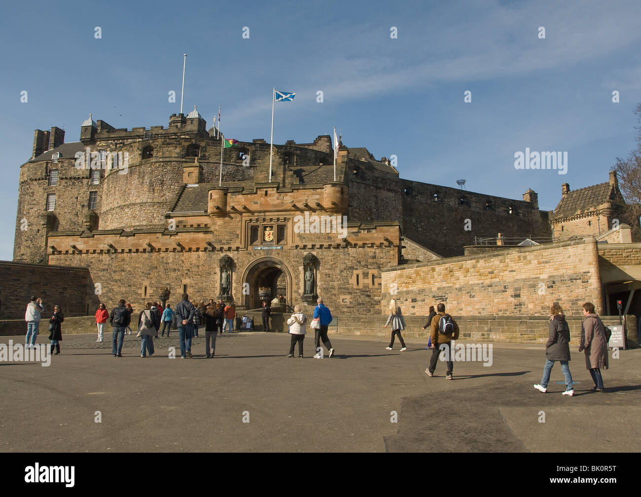 Edinburgh castle ramparts hi-res stock photography and images - Alamy