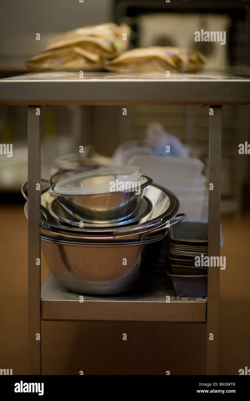 Pile of bowls hi-res stock photography and images - Alamy