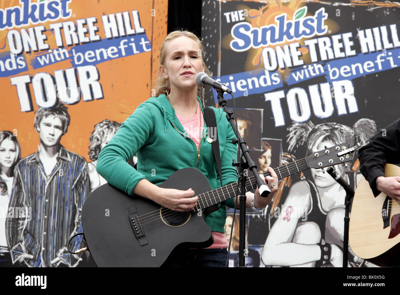 MOZELLA ONE TREE HILL FRIENDS WITH BENEFIT TOUR THE GROVE LOS ANGELES ...