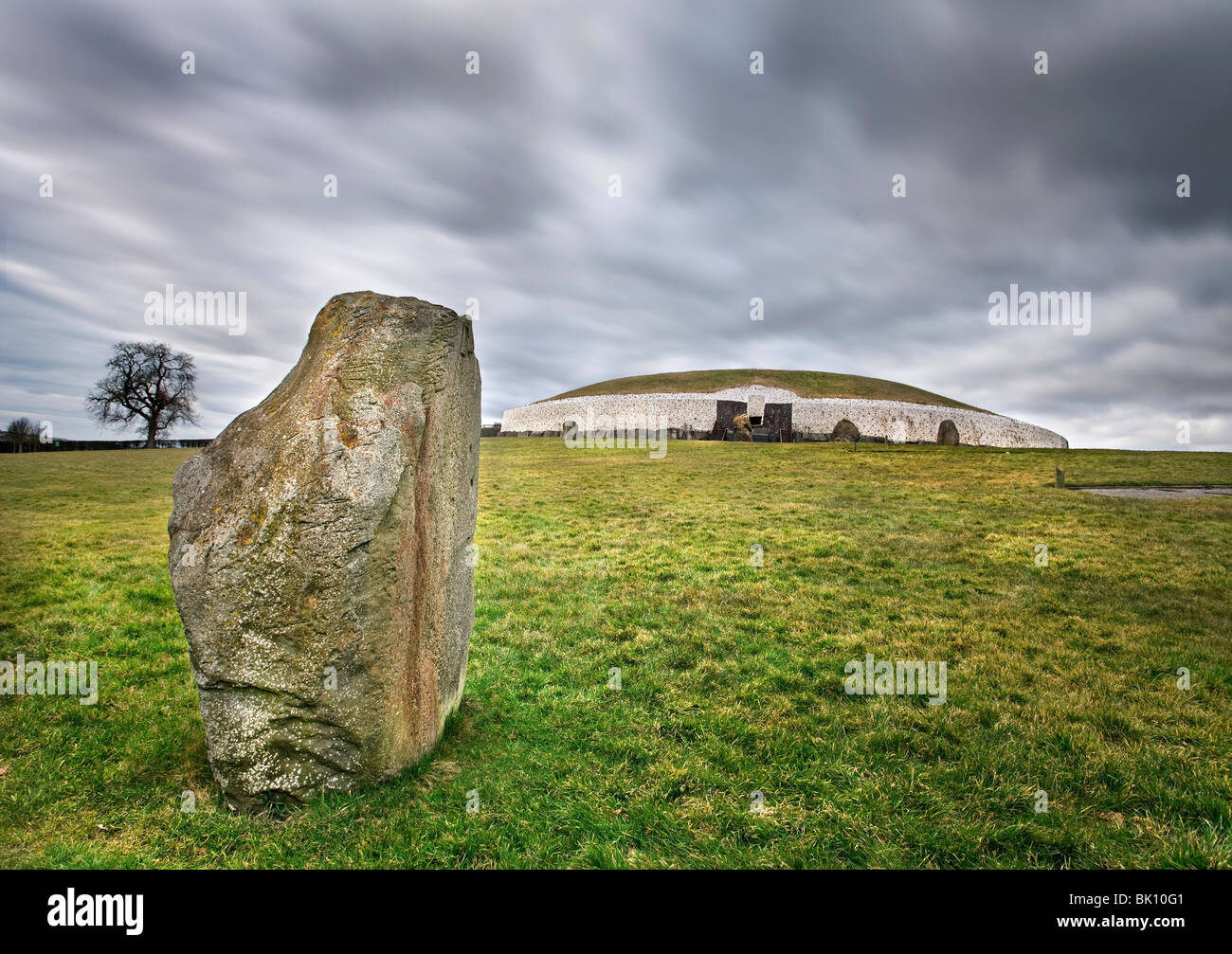 Newgrange irish hi-res stock photography and images - Alamy